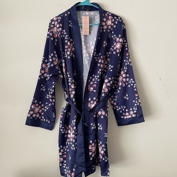 Morgan Lane | Intimates & Sleepwear | Morgan Lane X Fabfitfun Robe Blue ...